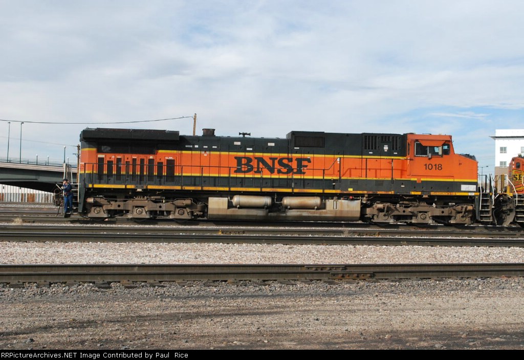 BNSF 1018